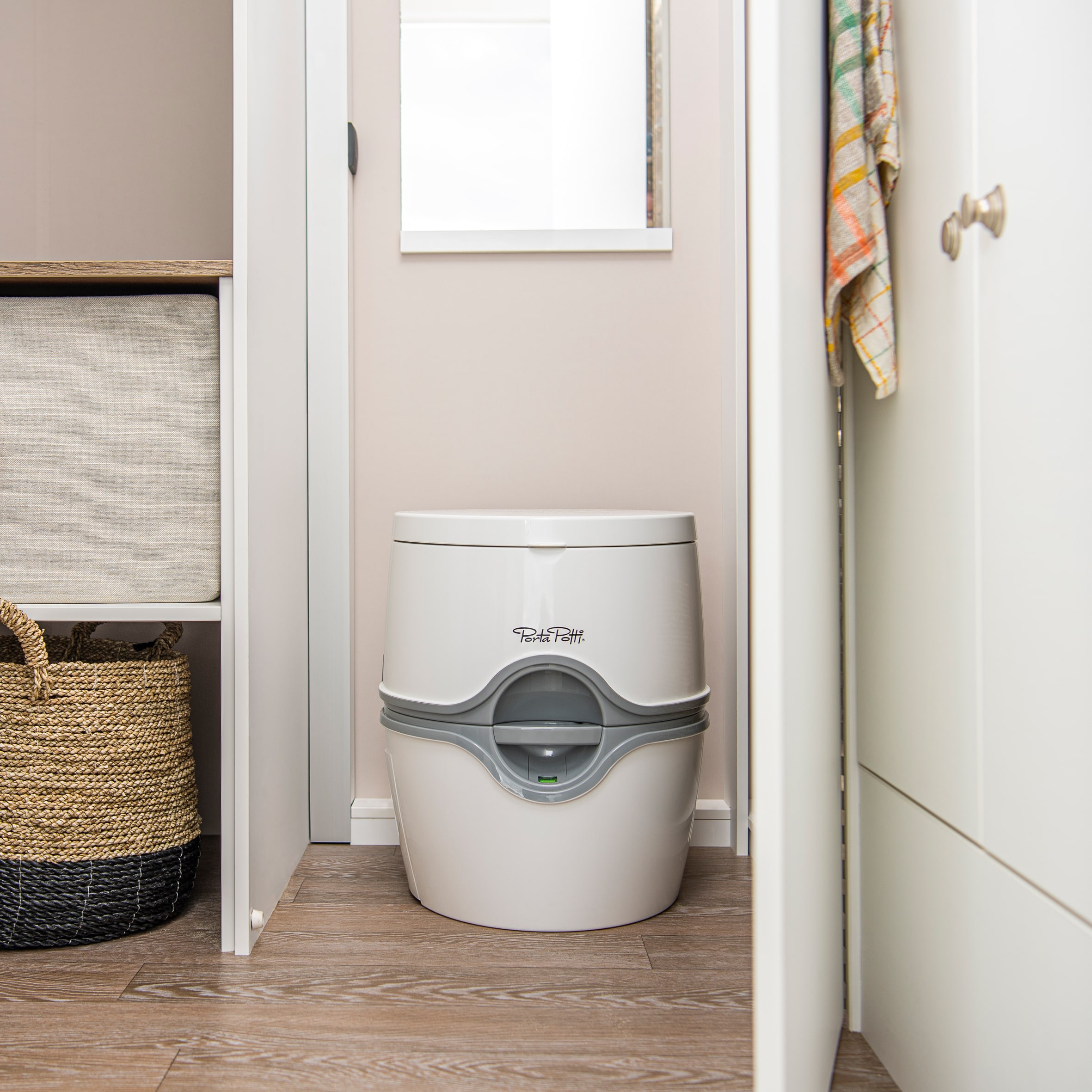 Hobby Beachy 450 model 2022 - Cannenburg Caravans en Campers | De ...