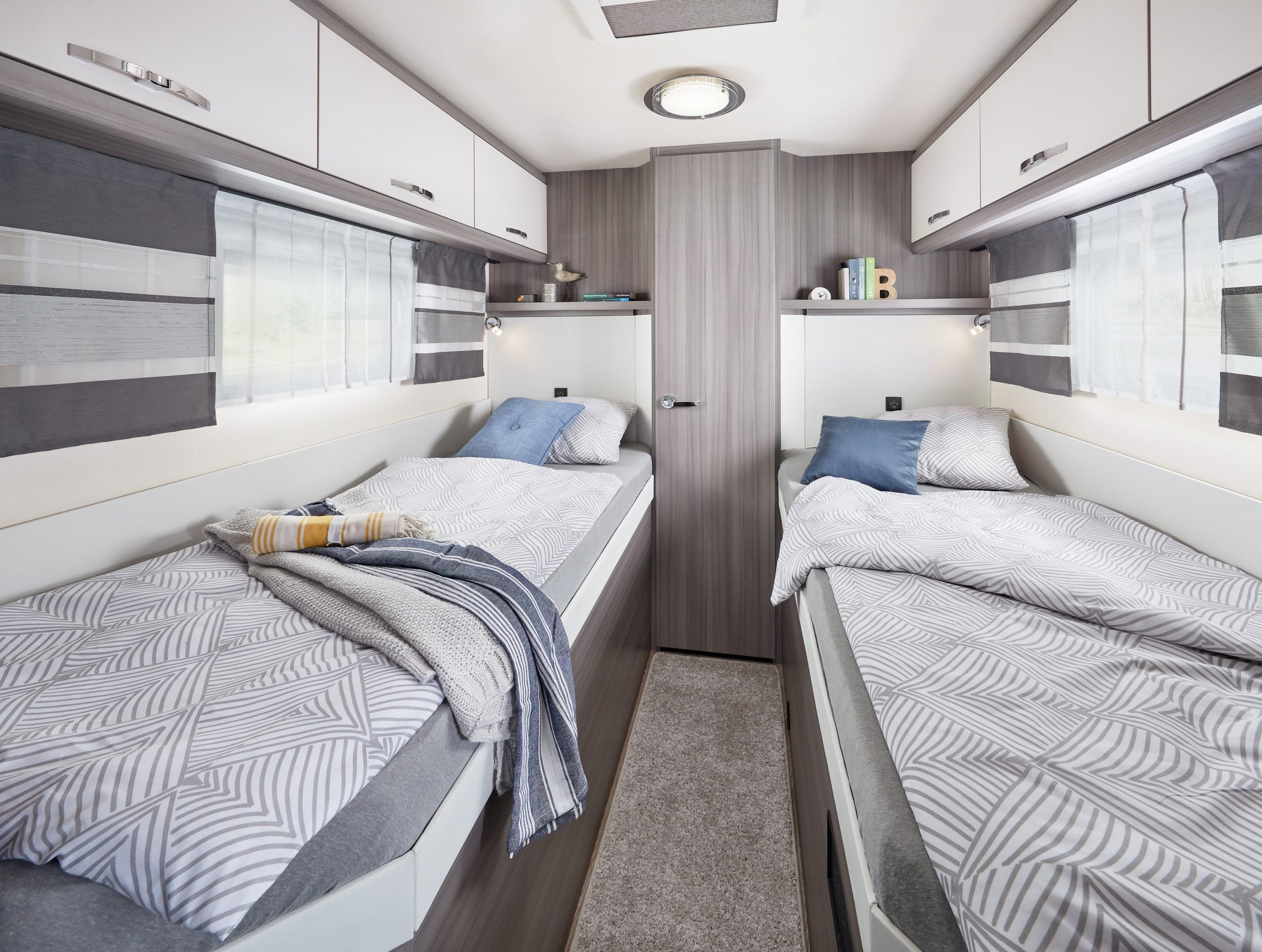 Hobby Optima OnTour T70 E Model 2022 - Cannenburg Caravans en Campers ...