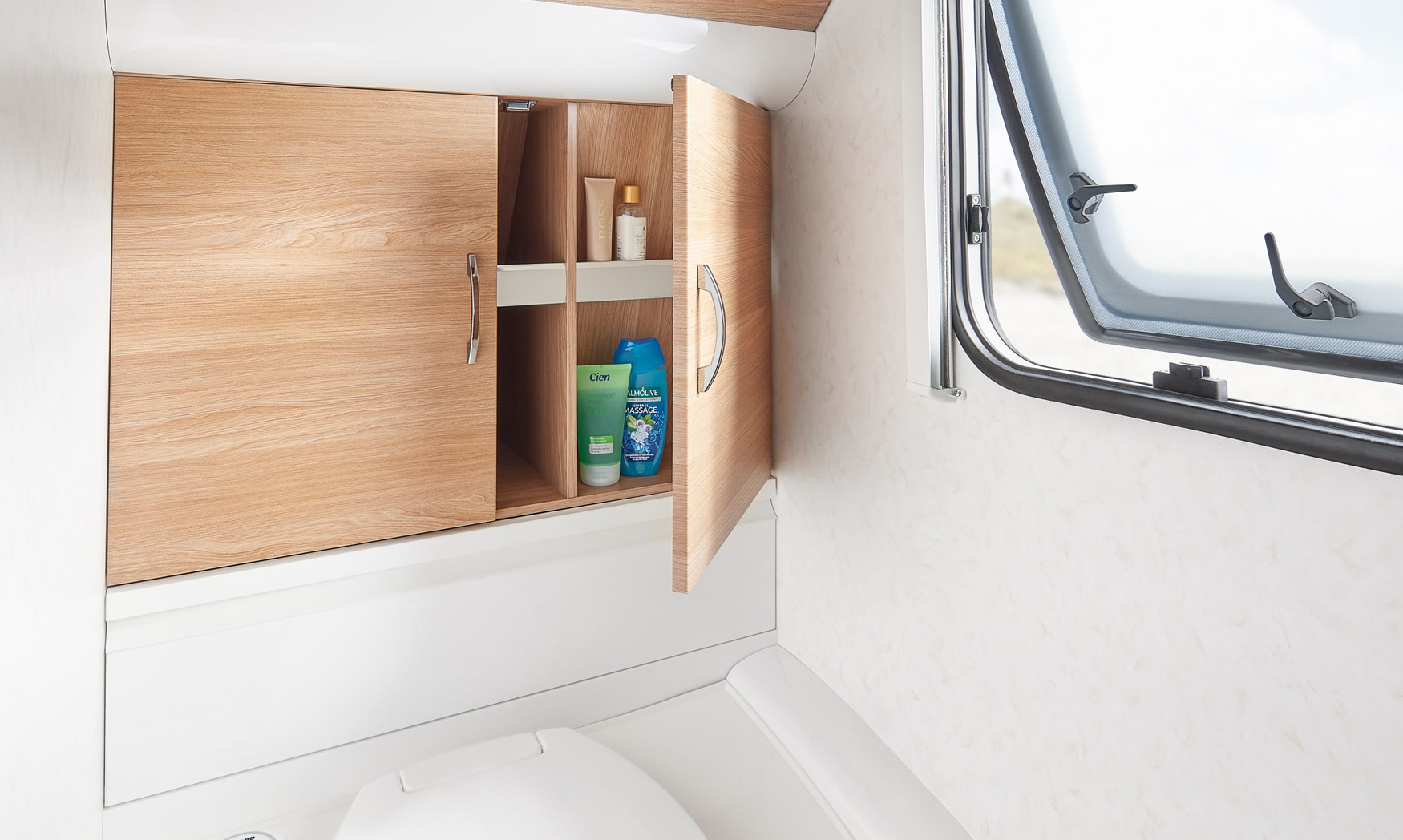 Hobby De Luxe 400 SFe Model 2023 - Cannenburg Caravans en Campers | De ...