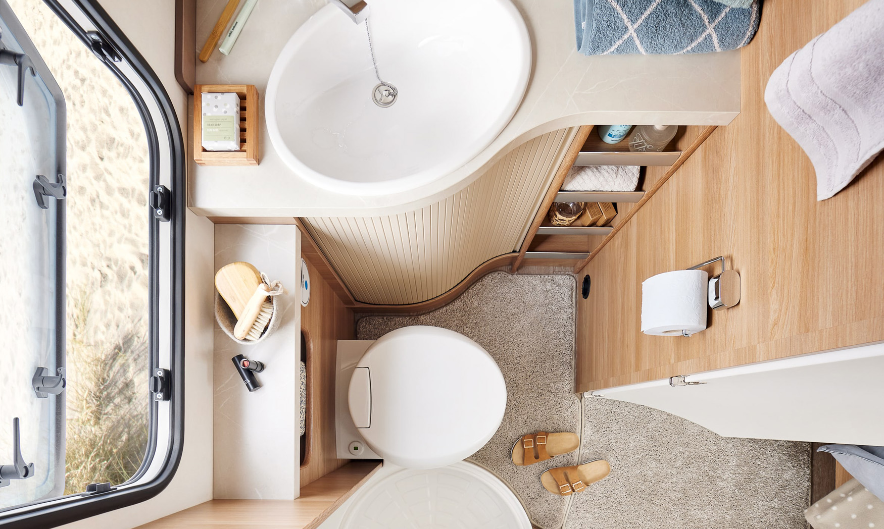 Hobby De Luxe 545 KMF Model 2023 - Cannenburg Caravans en Campers | De ...