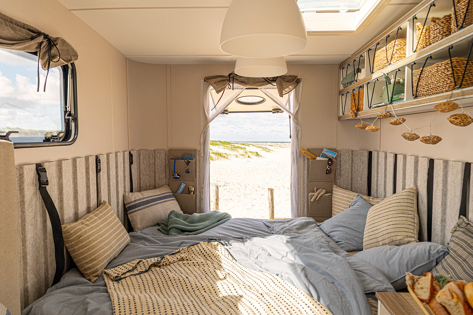 Hobby Beachy 450 model 2024 caravan - Cannenburg Caravans en Campers ...